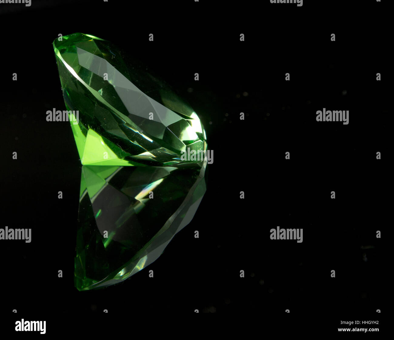 Emeralds jewels hi-res stock photography and images - Alamy