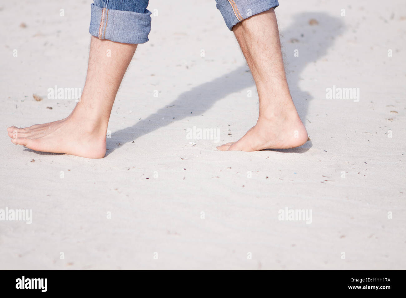 barfuss im sand und wasser am strand im freien im Sommer Urlaub Stock ...
