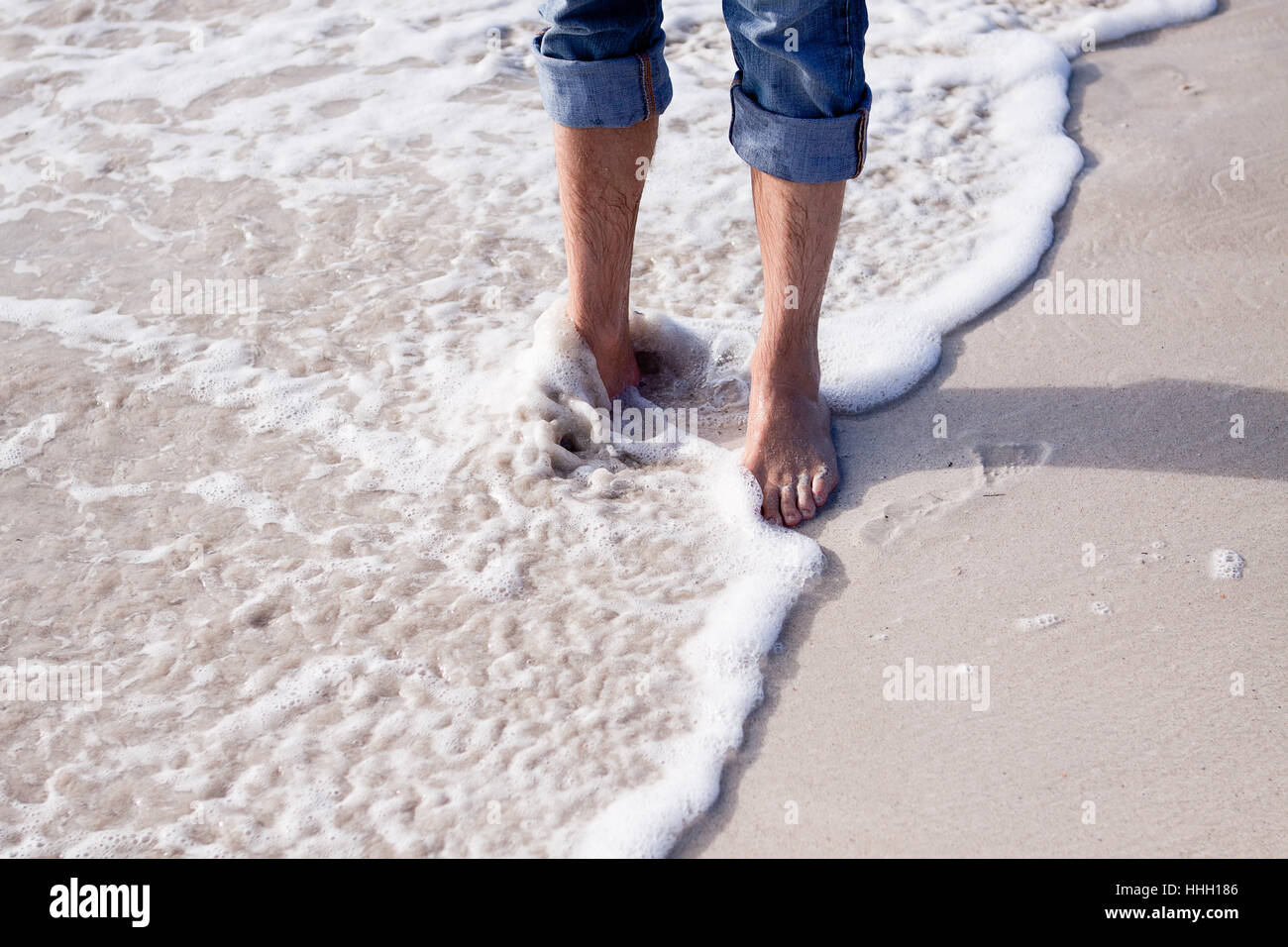 Barfuss im sand und am hi-res stock photography and images - Alamy