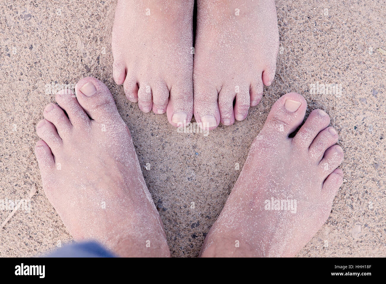 Barfuss im sand und am hi-res stock photography and images - Alamy