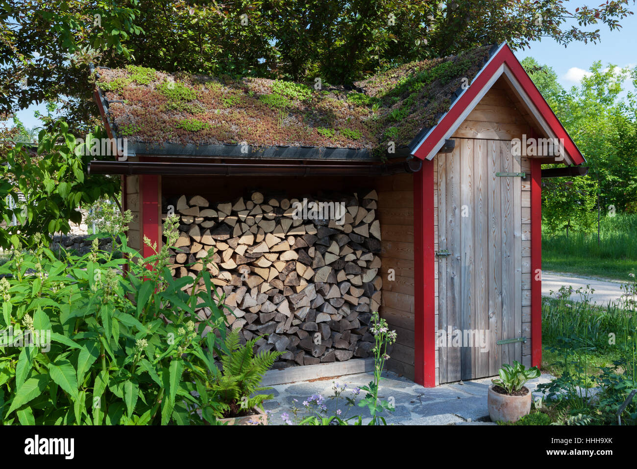 Small hovel hi-res stock photography and images - Alamy