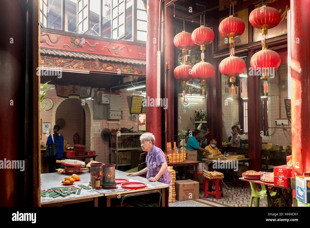 Temple workers in the Sin Sze Si Ya Temple in Kuala Lumpur, Malaysia ...