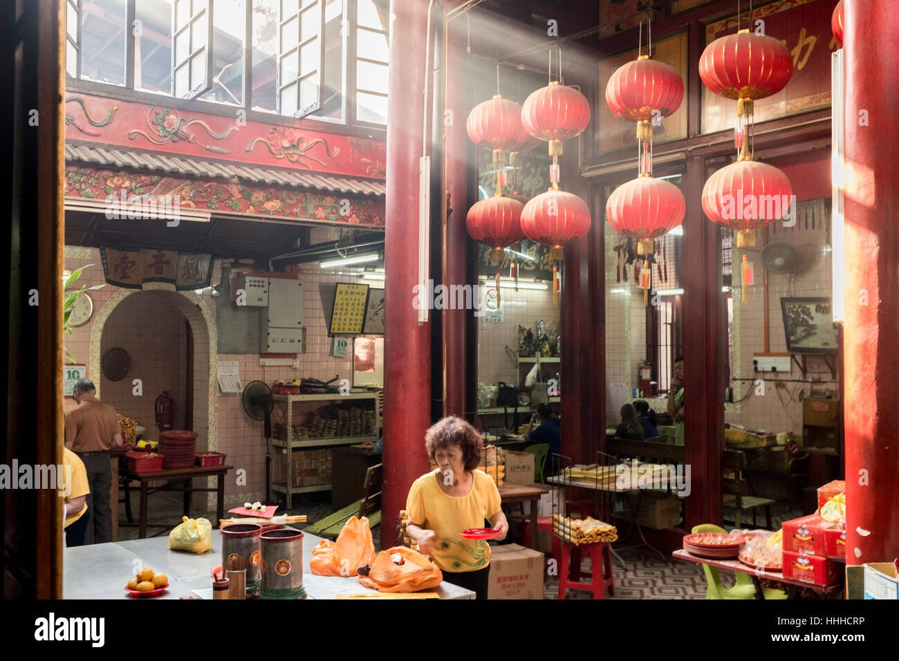 Temple workers in the Sin Sze Si Ya Temple in Kuala Lumpur, Malaysia ...