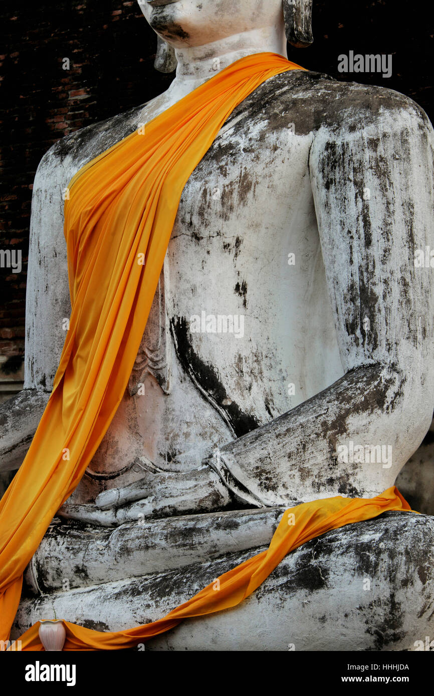 Wearing yellow robe hi-res stock photography and images - Alamy