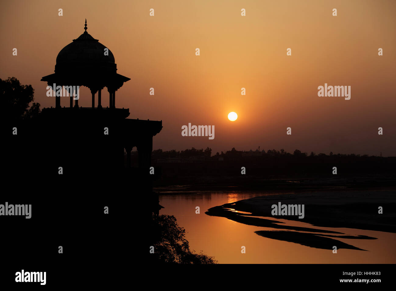 Taj mahal over sunset hi-res stock photography and images - Alamy