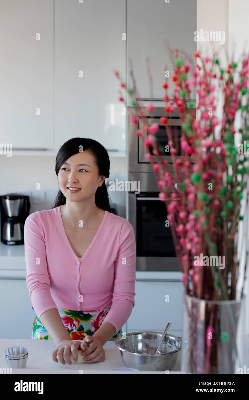 Young woman making food in the kitchen Stock Photo - Alamy
