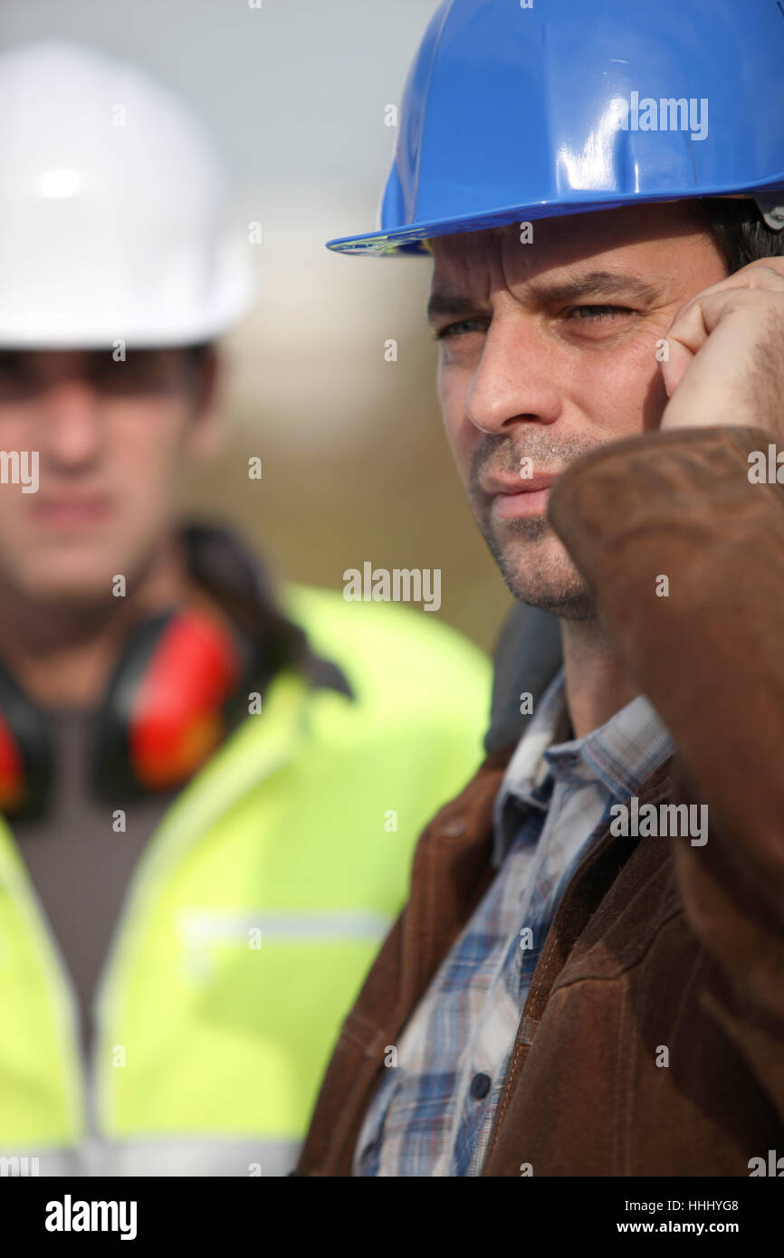 Construction worker on the phone Stock Photo - Alamy