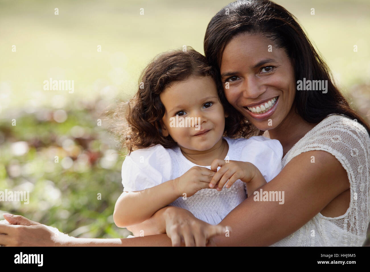 Portrait of mother and daughter Stock Photo - Alamy