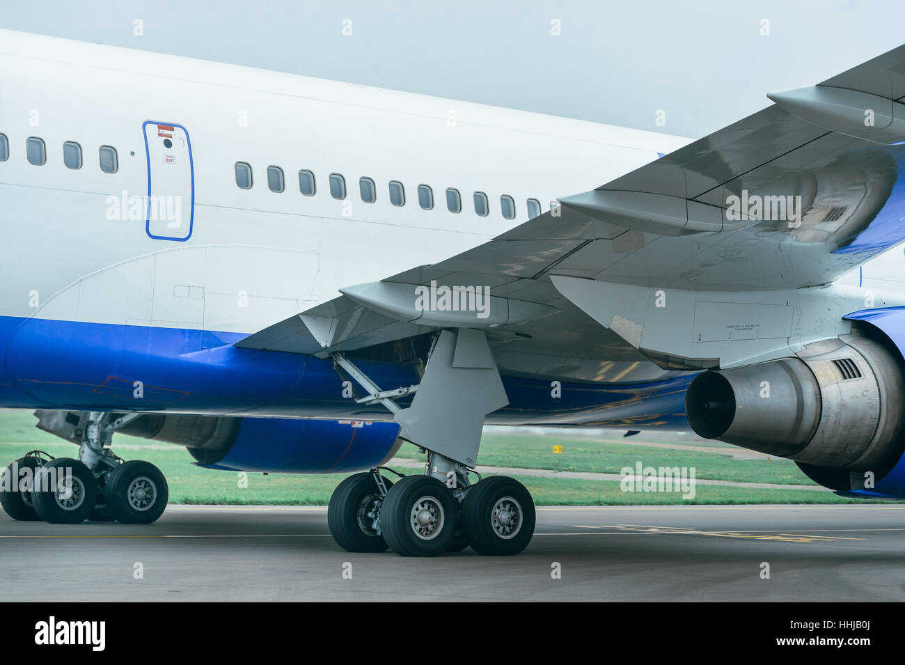 Boeing 767. Goes to turn on the runway . The engine is started . Russia ...