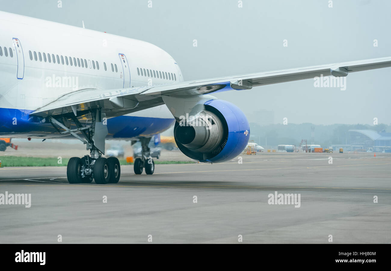 Boeing 767. Goes to turn on the runway . The engine is started . Russia ...