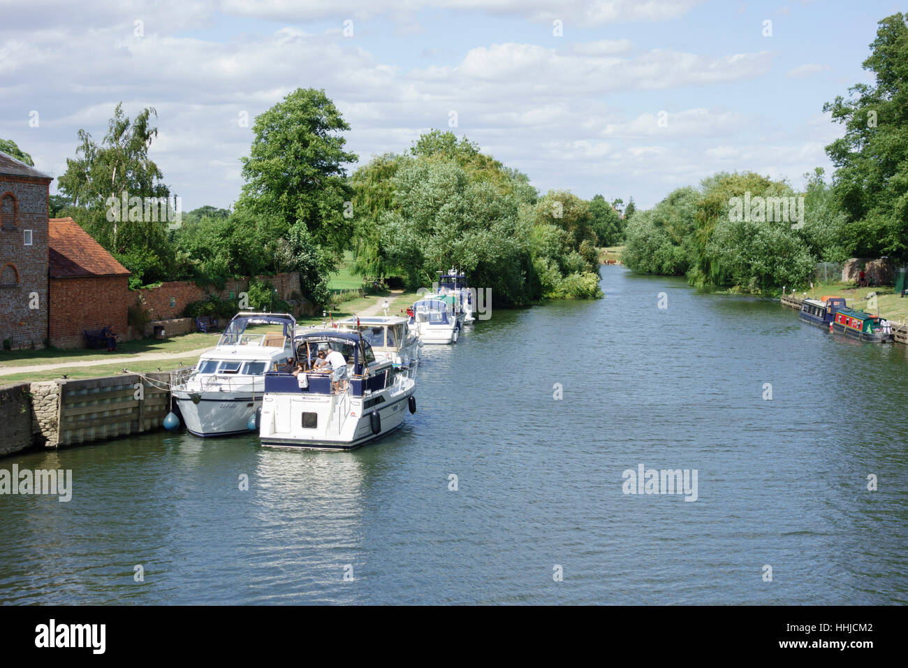 Moored motor boats, river Thames, Wallingford, Oxfordshire, England, UK ...