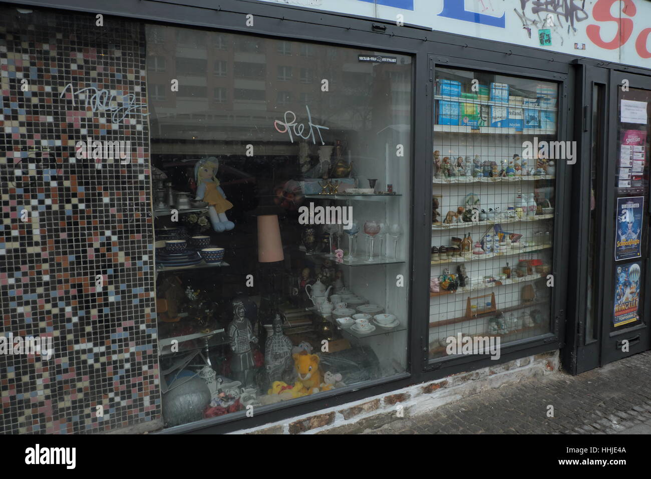Shopwindow hi-res stock photography and images - Alamy