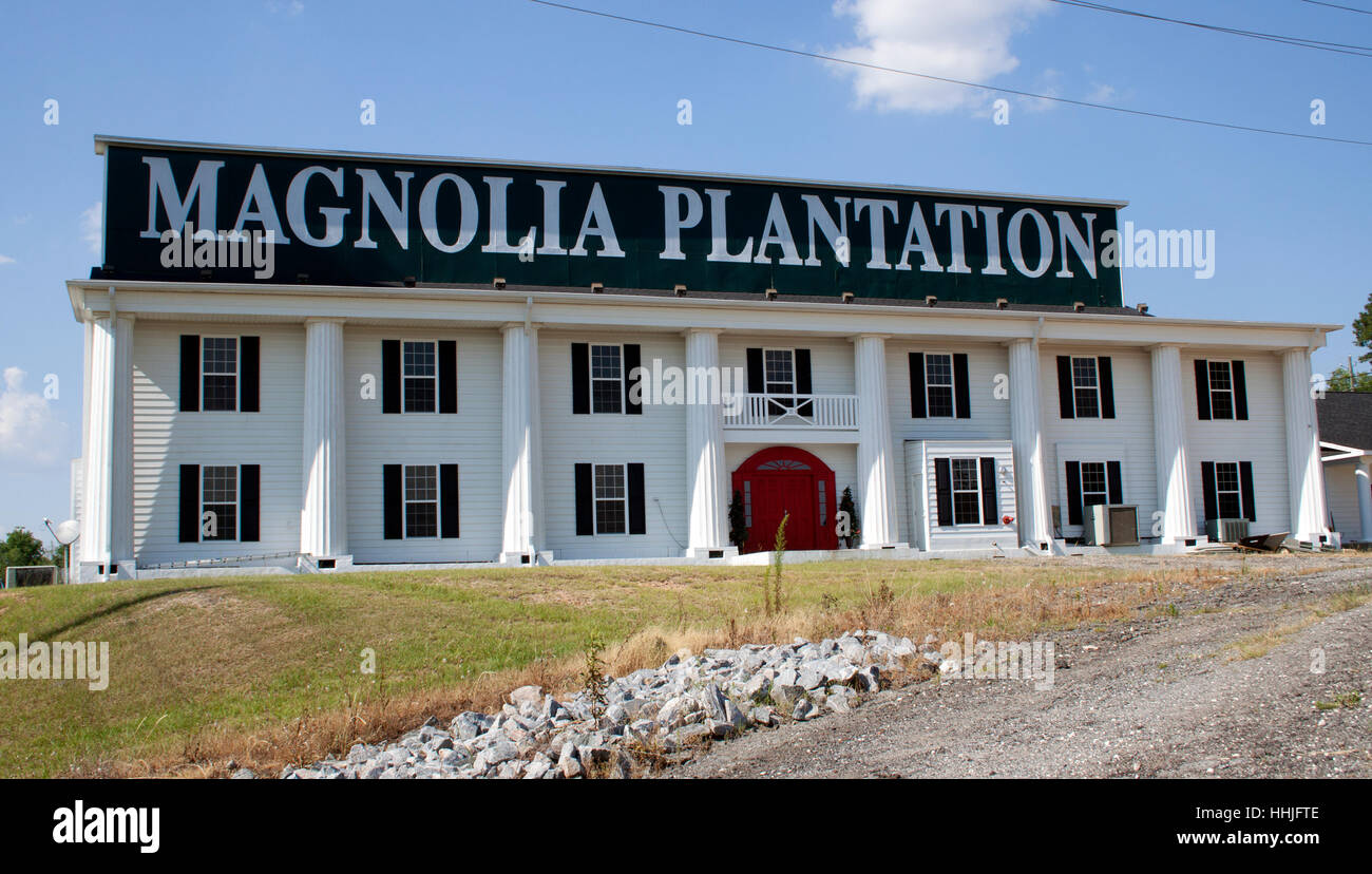 Landmark gas station hi-res stock photography and images - Alamy