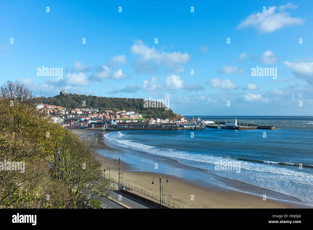 Scarborough beach and harbour area Stock Photo - Alamy