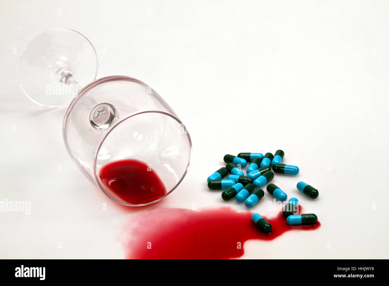 tablets and alcohol abuse Stock Photo - Alamy
