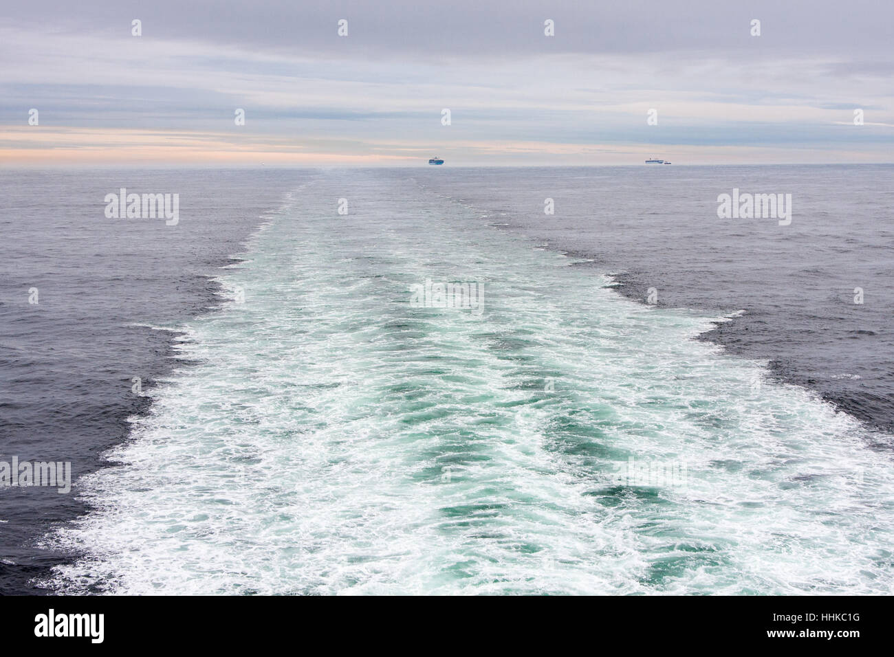 foam, boat, back, rear, ferry, stern, water, rowing boat, sailing boat ...