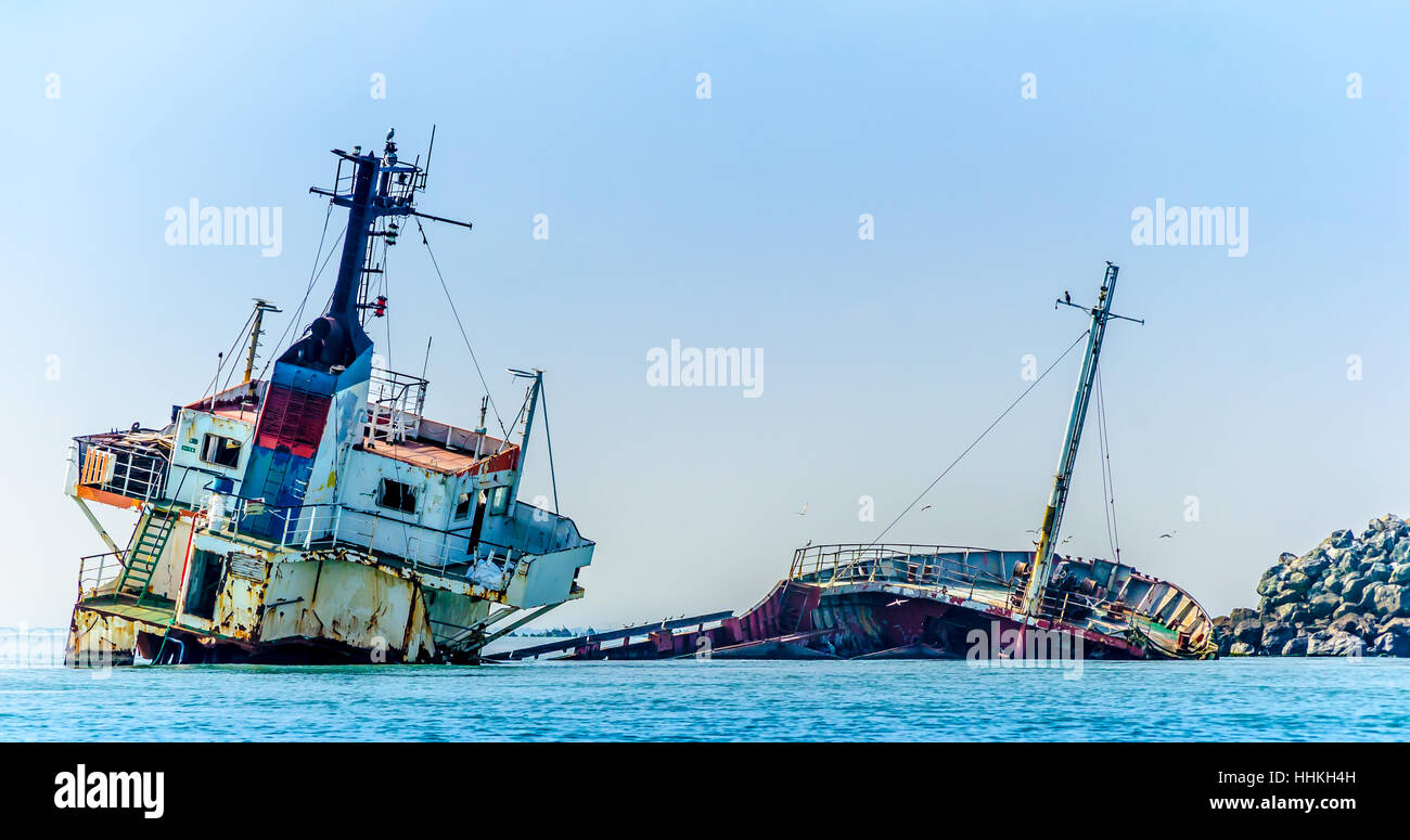 shipwreck, sinking ship in the middle of the sea Stock Photo - Alamy