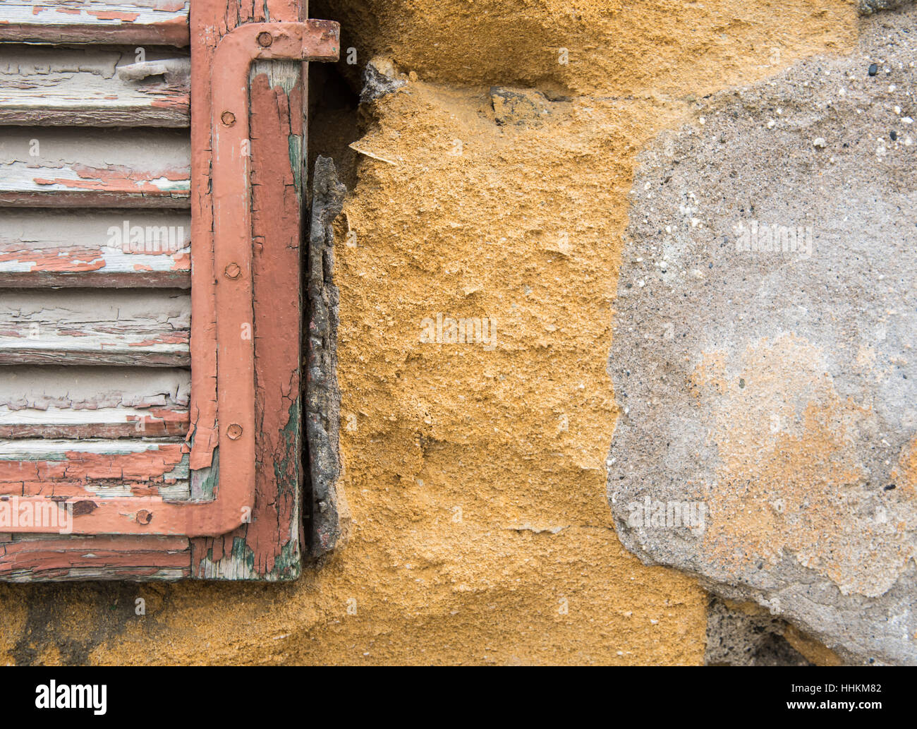 Old yellow windows hi-res stock photography and images - Alamy