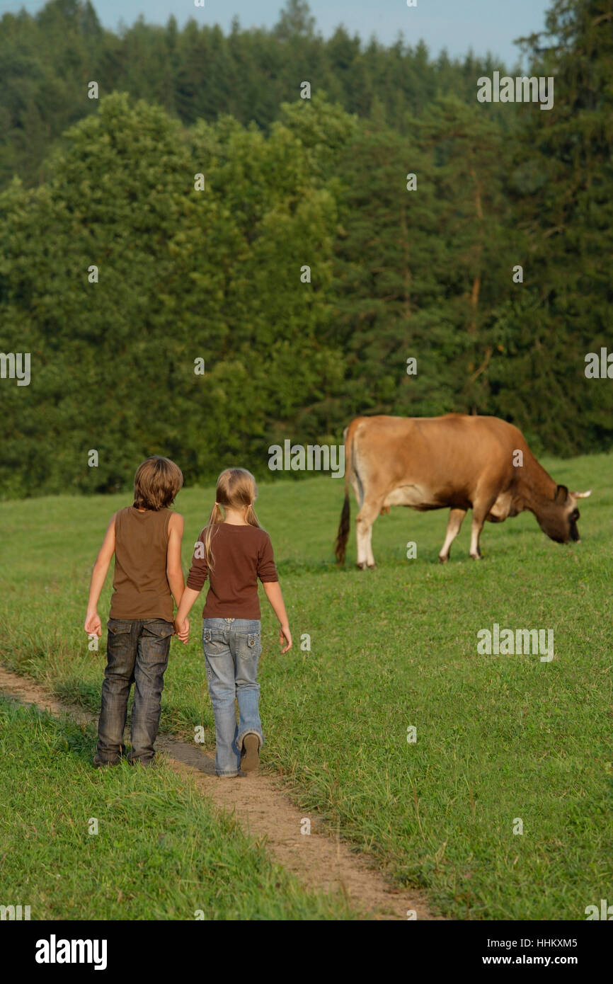 kids walking on path Stock Photo - Alamy