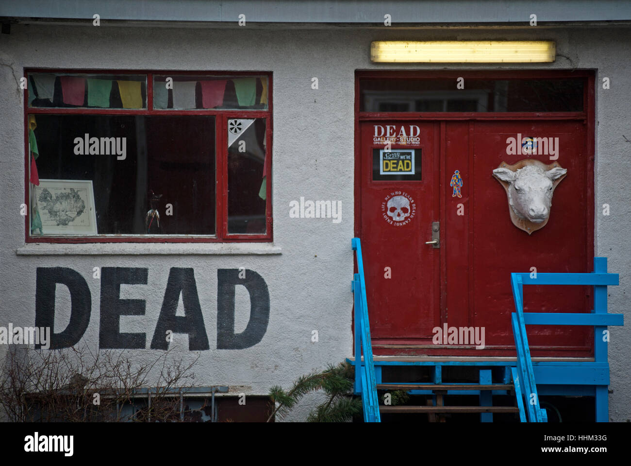 Dead art hi-res stock photography and images - Alamy