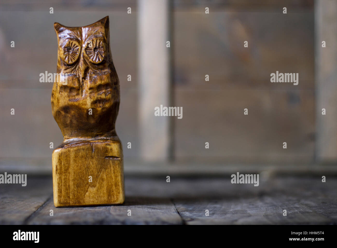 Carved owl hi-res stock photography and images - Alamy
