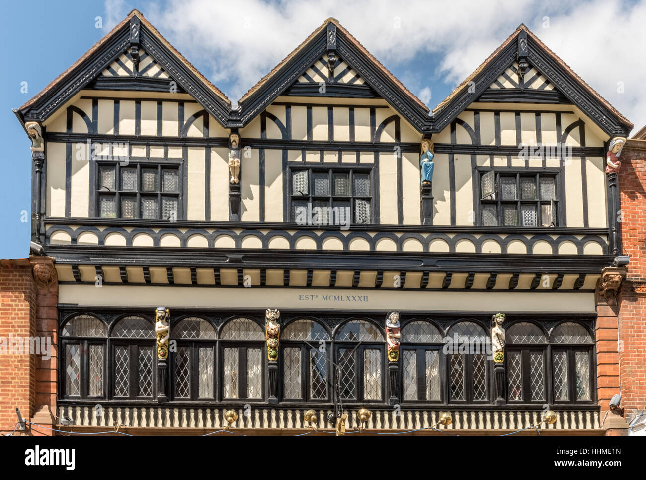 Tudor brickwork hi-res stock photography and images - Alamy