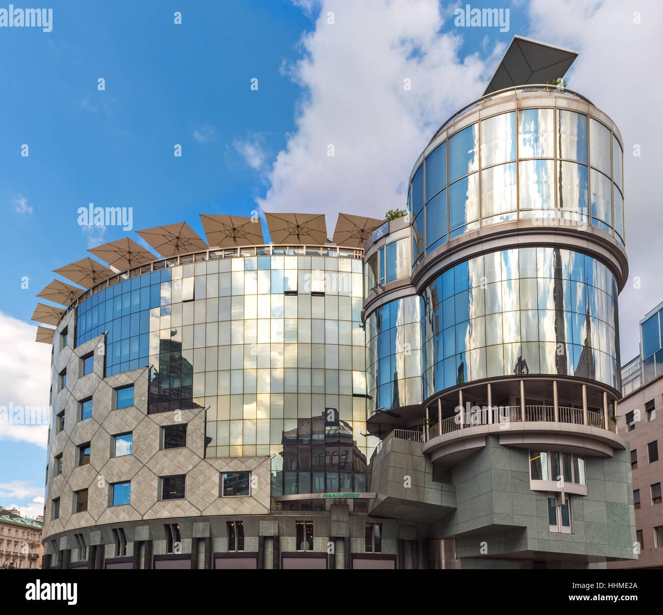 Glass reflection window hi-res stock photography and images - Alamy