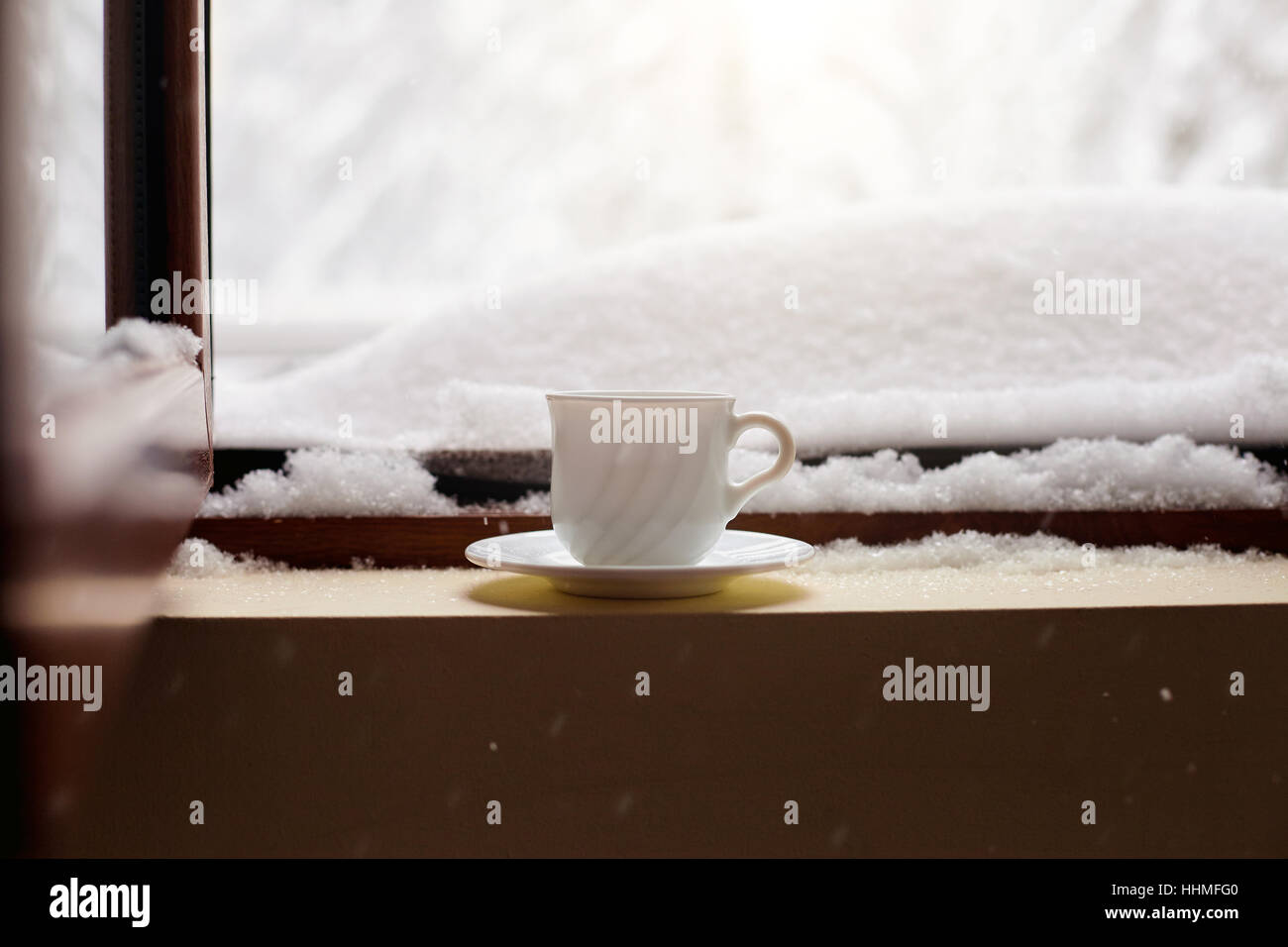 Mug with tea and coffee on the window sill snow in winter w Stock Photo ...