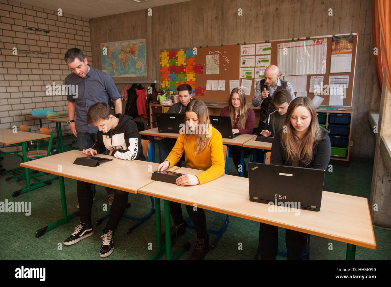 Group based education hi-res stock photography and images - Alamy