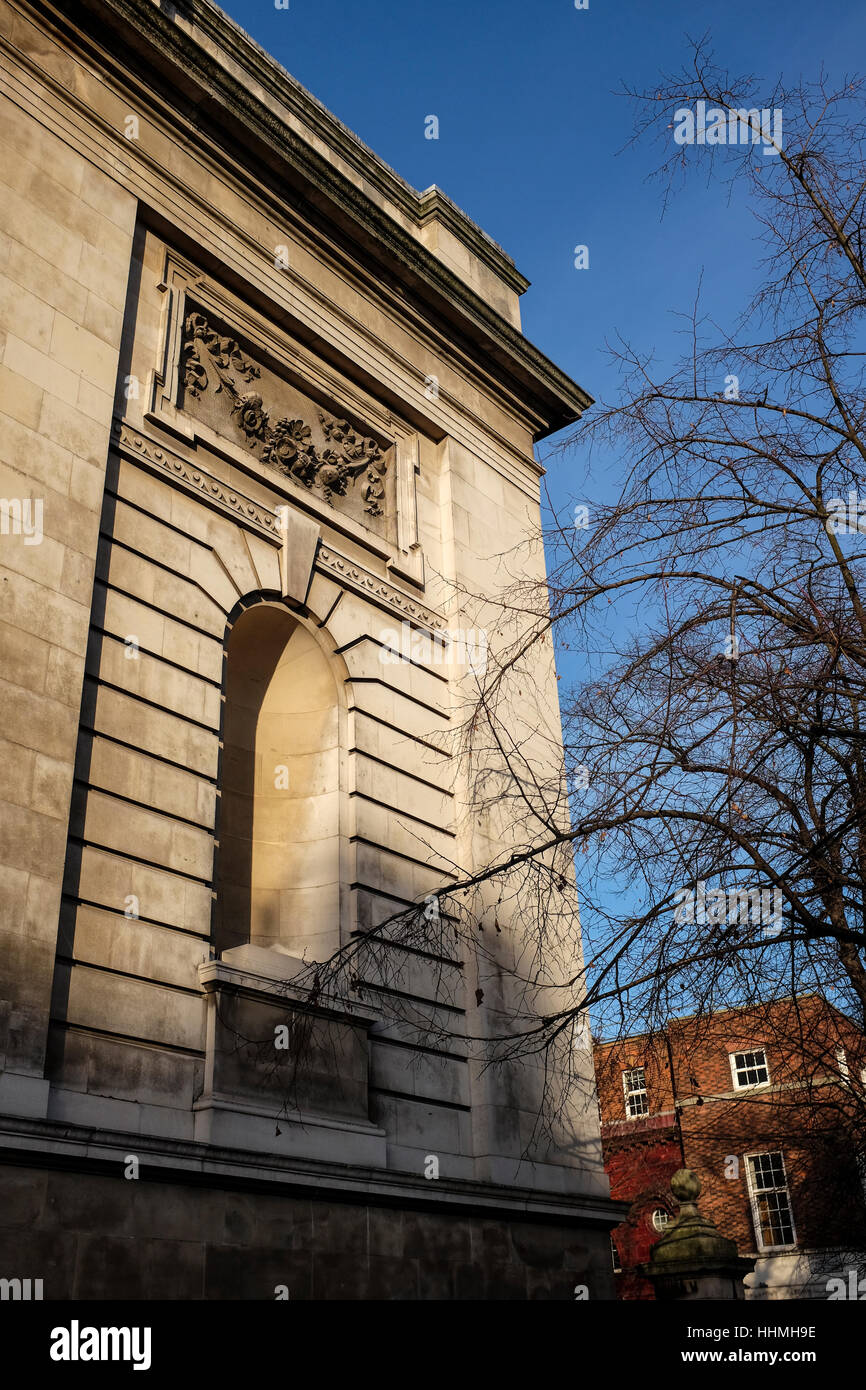Holy trinity brompton london hi-res stock photography and images - Alamy