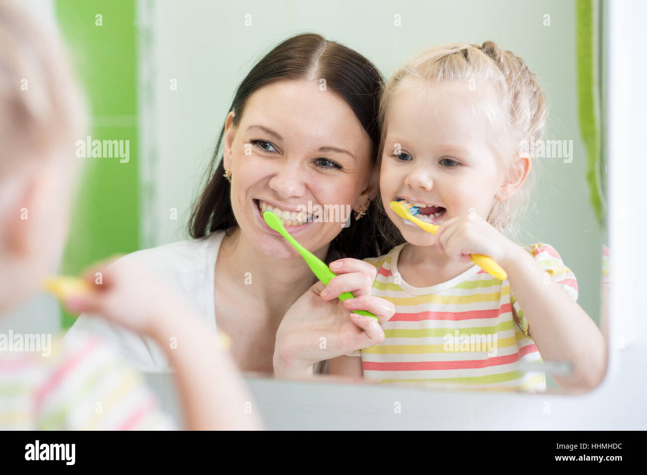 Mother And Child Daughter Brushing Teeth Together Stock Photo - Alamy