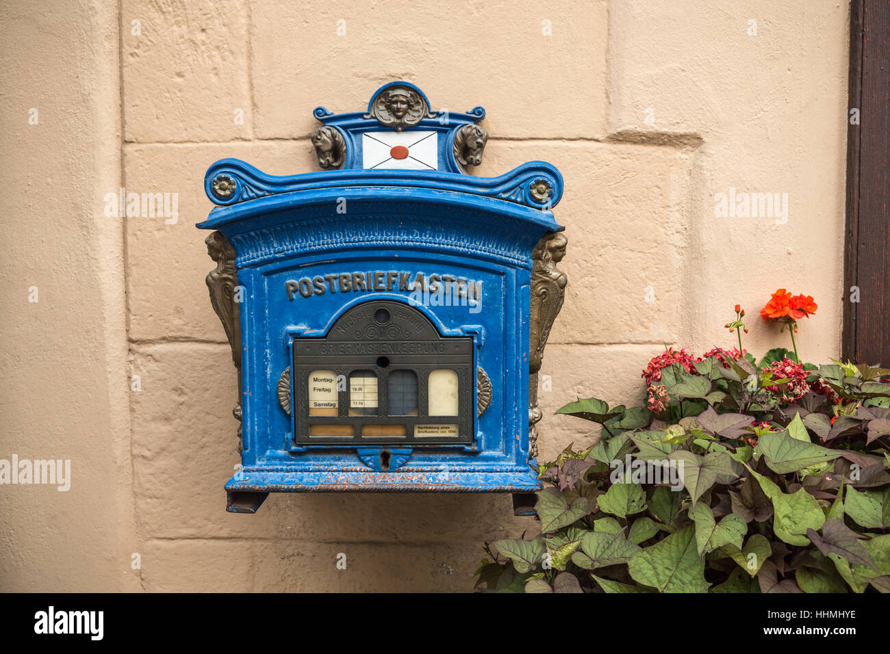 Blue post it hi-res stock photography and images - Alamy