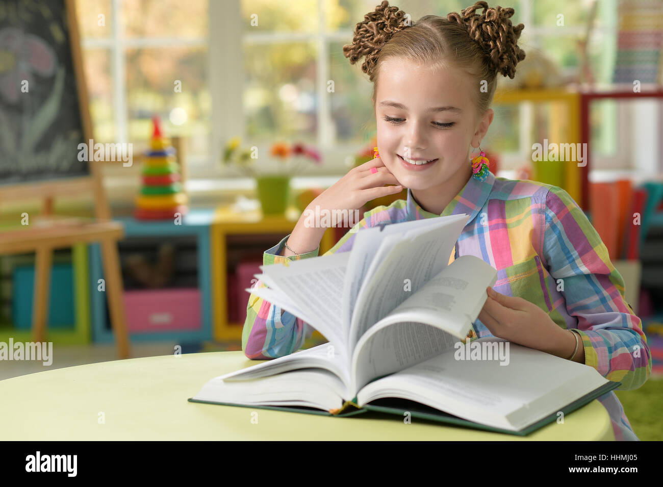 little girl doing homework Stock Photo - Alamy