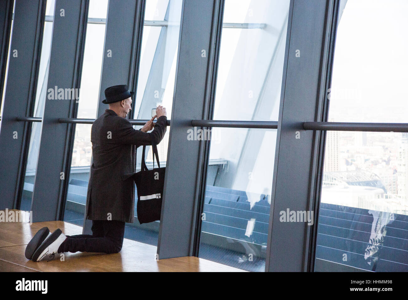 Man kneeling profile hi-res stock photography and images - Alamy