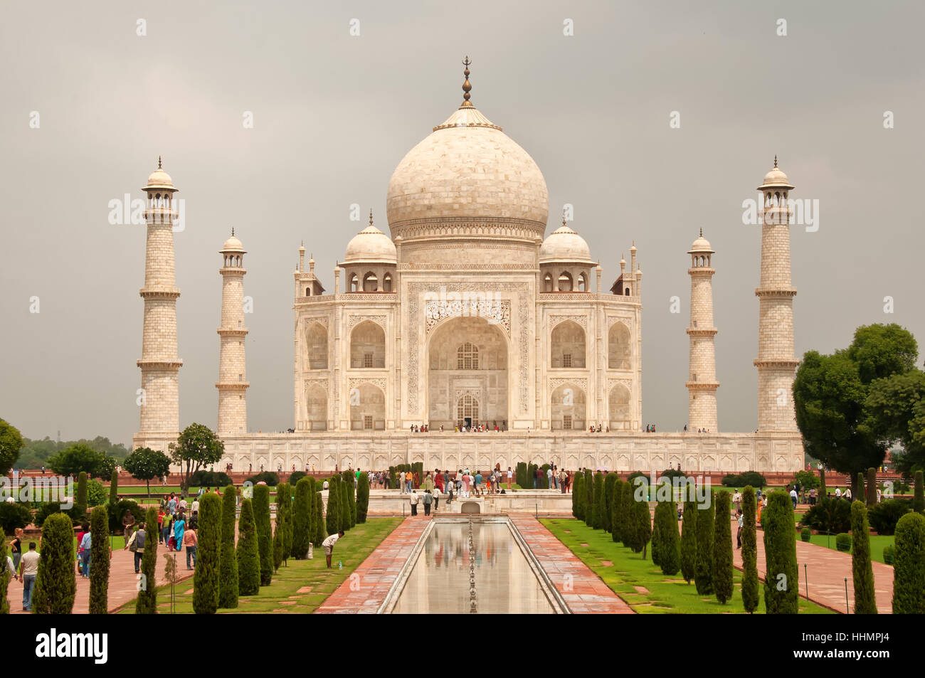 Taj mahal trees in foreground hi-res stock photography and images - Alamy