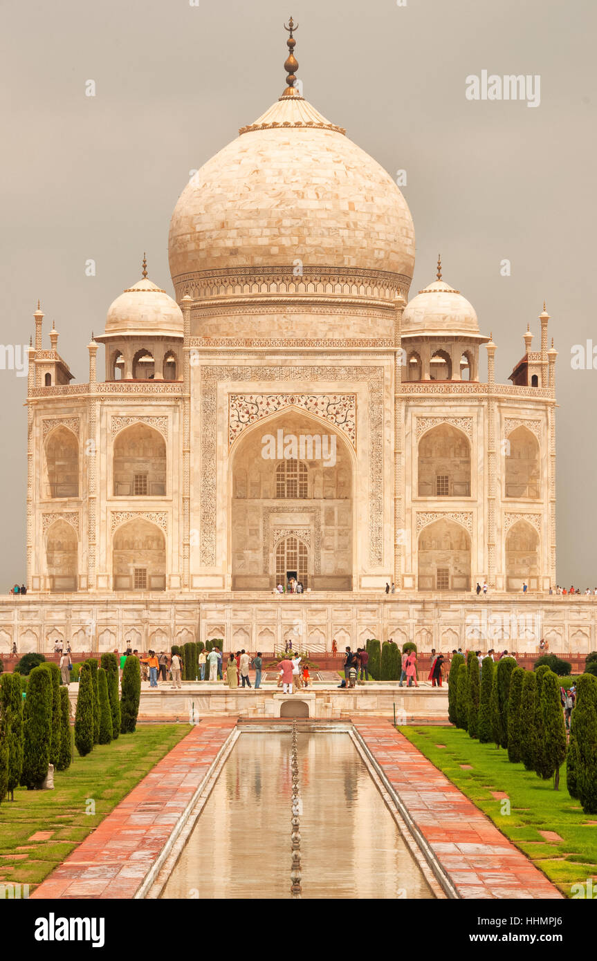 Taj mahal trees in foreground hi-res stock photography and images - Alamy