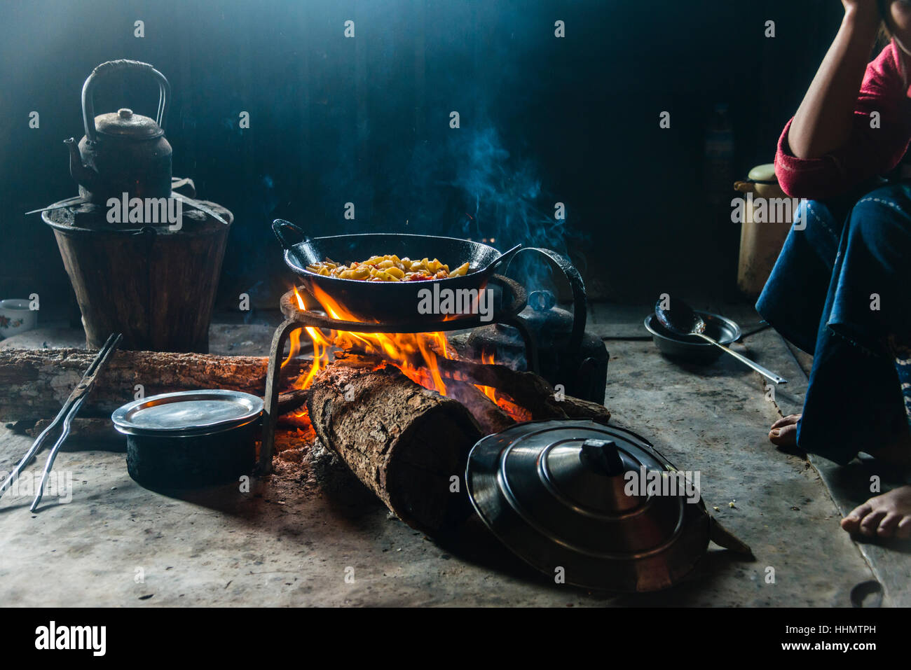 Fireplace in hut, Palaung hilltribe, Palaung Village, Kyaukme, Shan ...