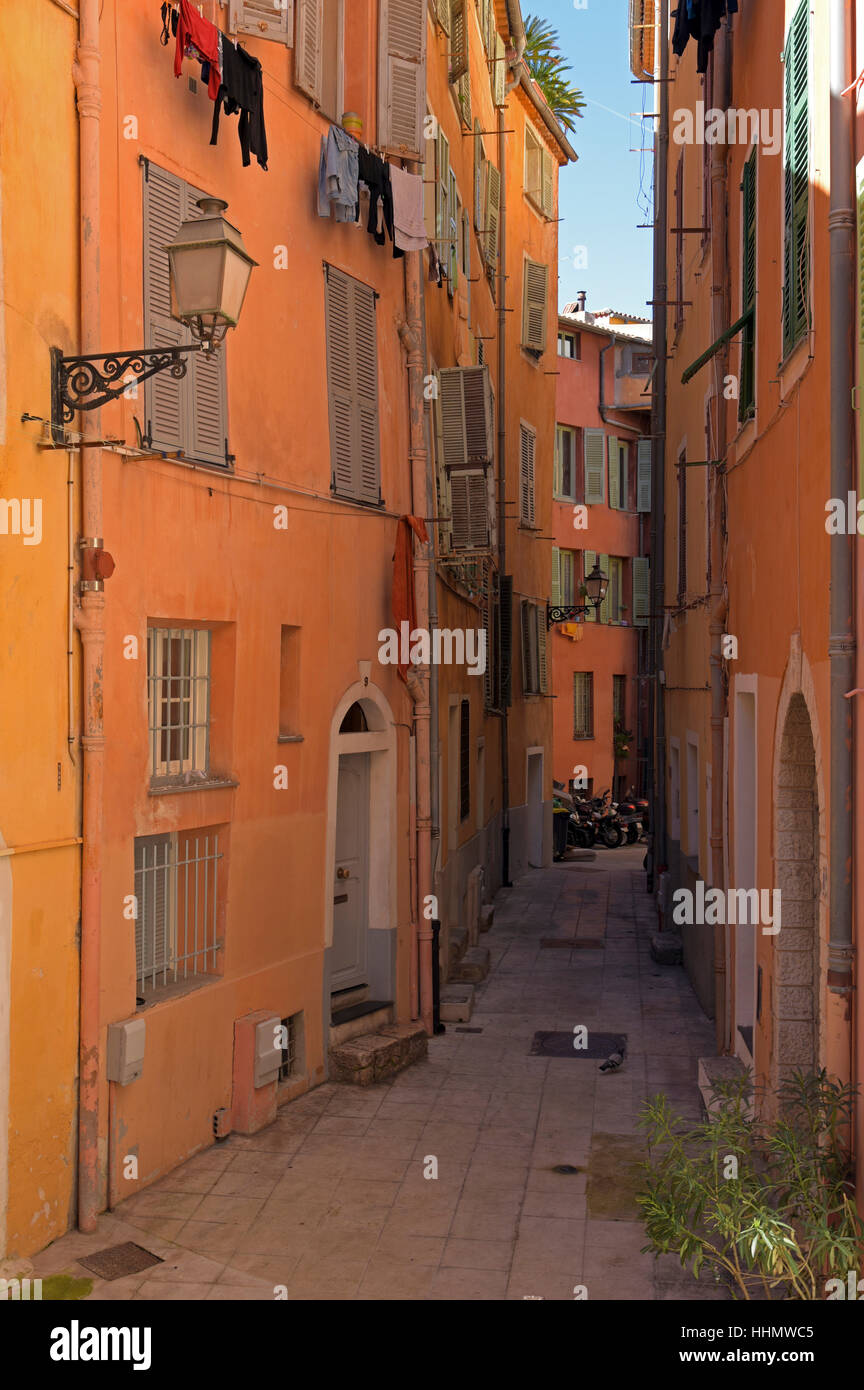 Narrow facades hi-res stock photography and images - Alamy