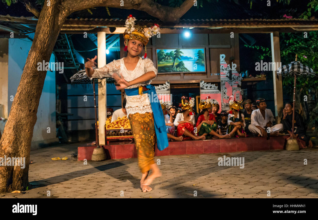 Balinese girl dancing, traditional dance and clothing, Kecamatan ...