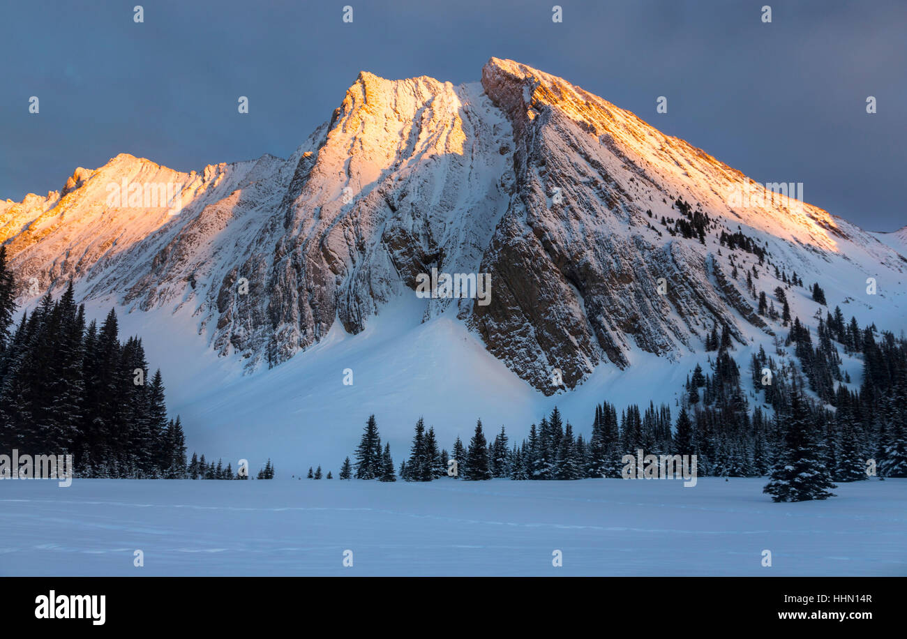 Frozen Snow Covered Chester Lake Mountain Peak Landscape. Winter ...