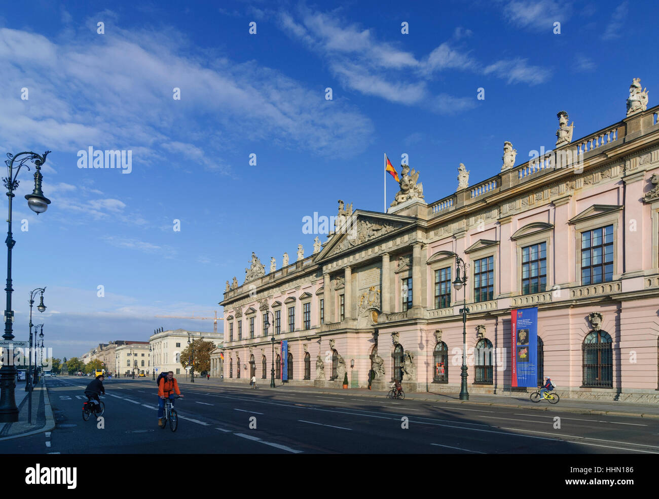 Berlin: Armoury with the German historical museum, street Unter den ...