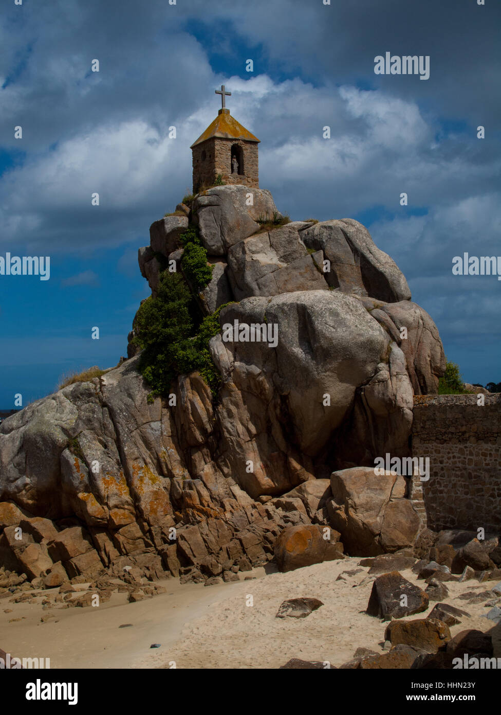 blue, big, large, enormous, extreme, powerful, imposing, immense ...