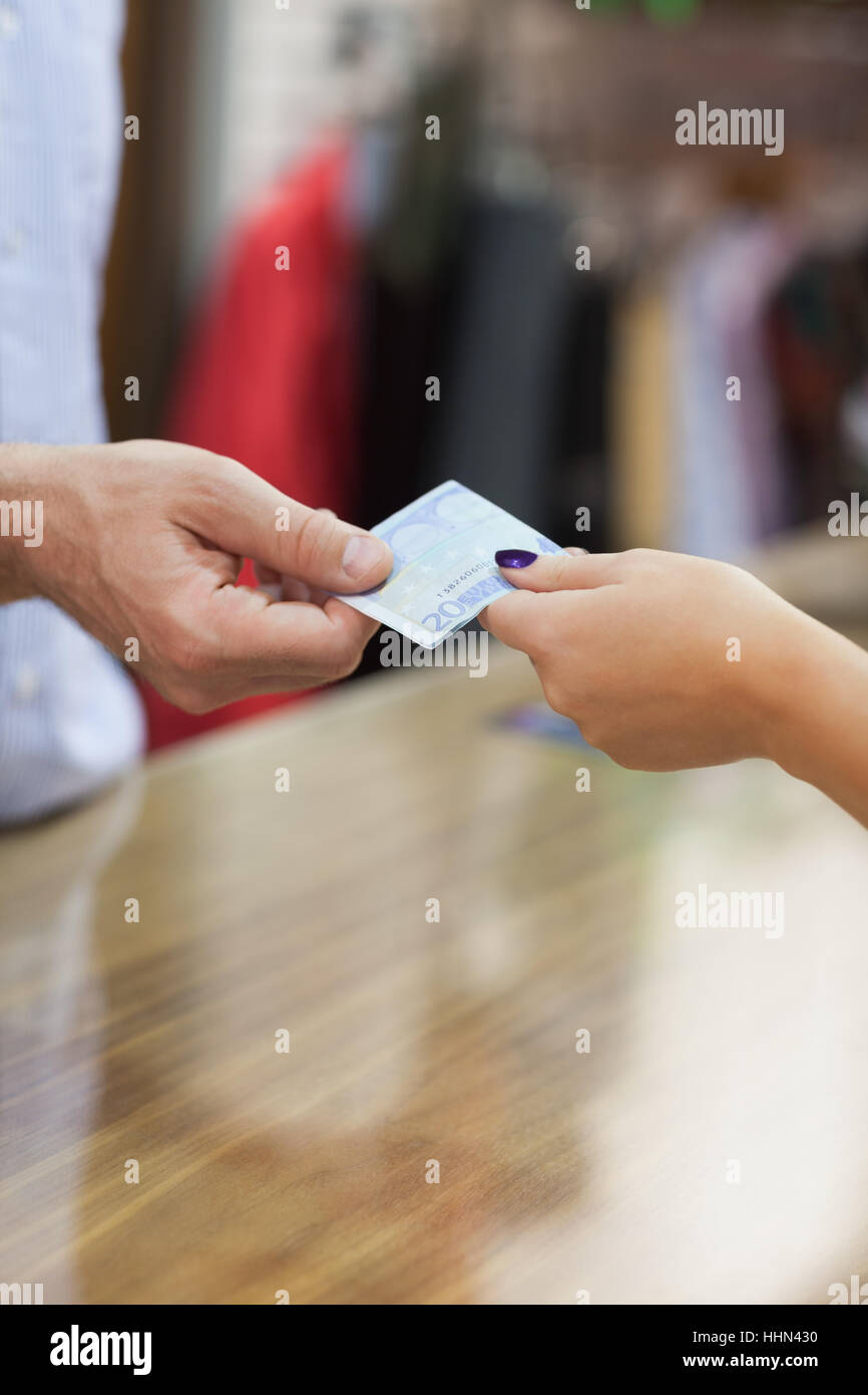 People paying at till in store hi-res stock photography and images - Alamy