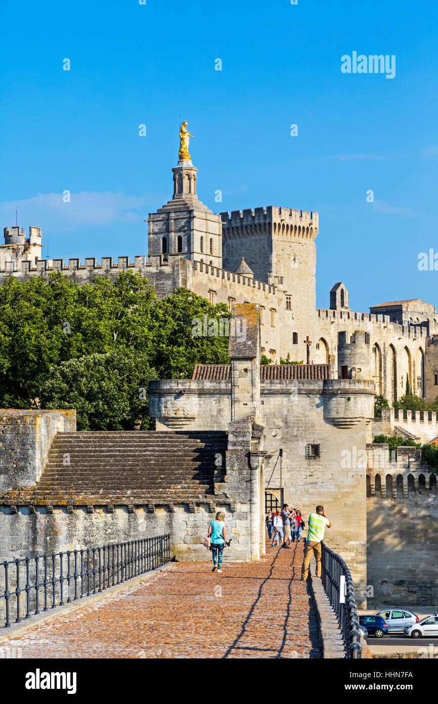Avignon, Provence-Alpes-Côte d'Azur, France. Palais des Papes and Pont ...