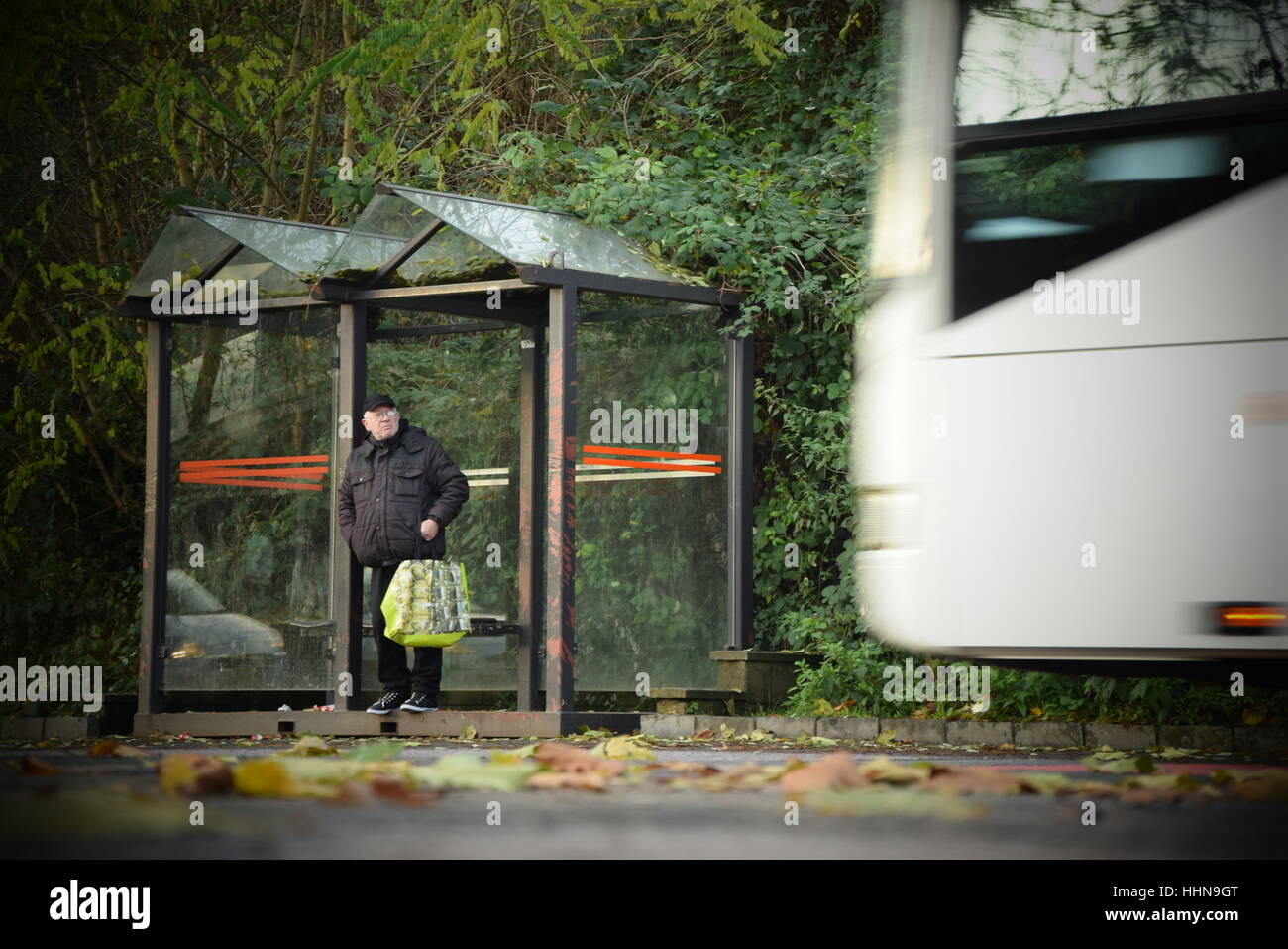 Man waiting for a bus hi-res stock photography and images - Alamy