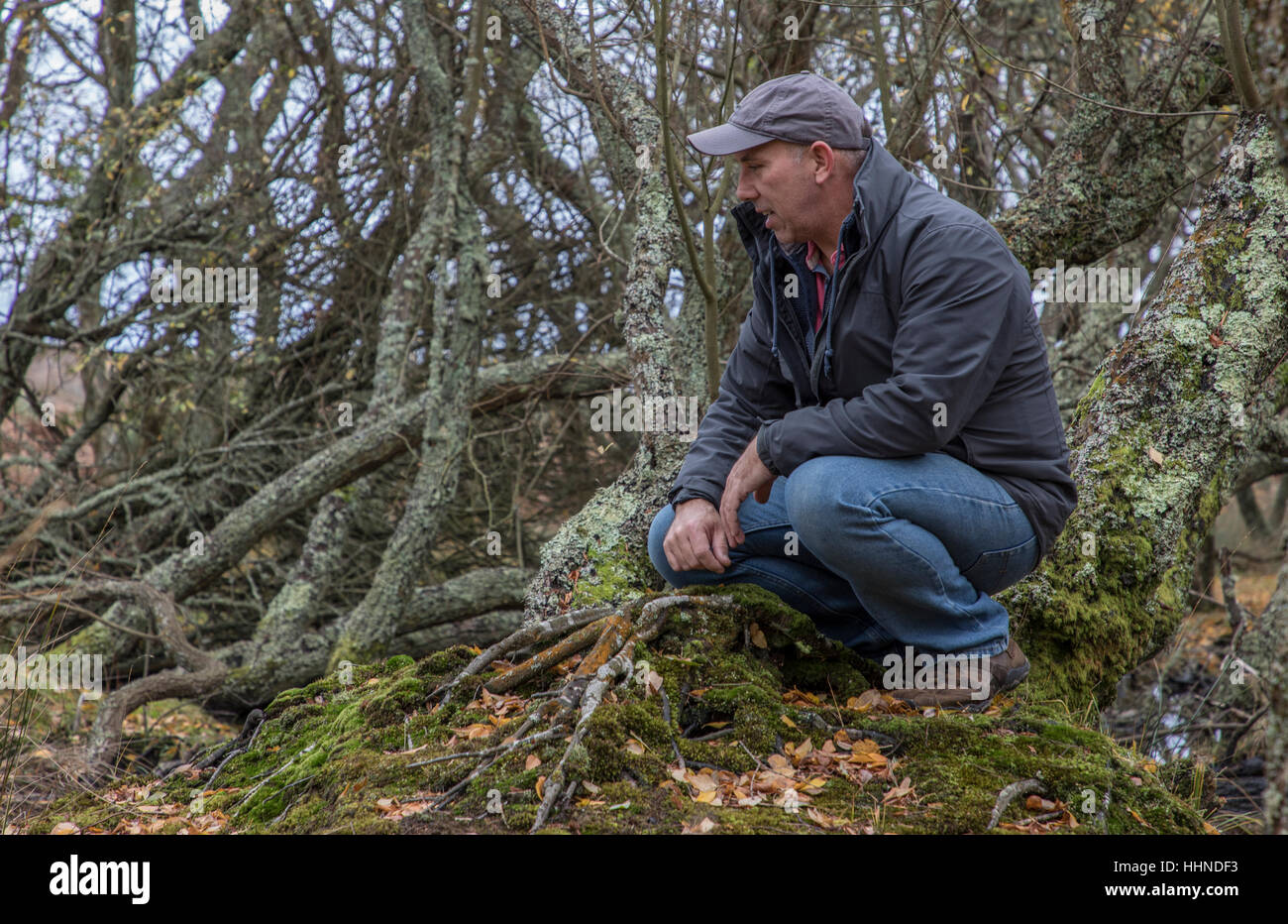 Crouching crouch hi-res stock photography and images - Alamy