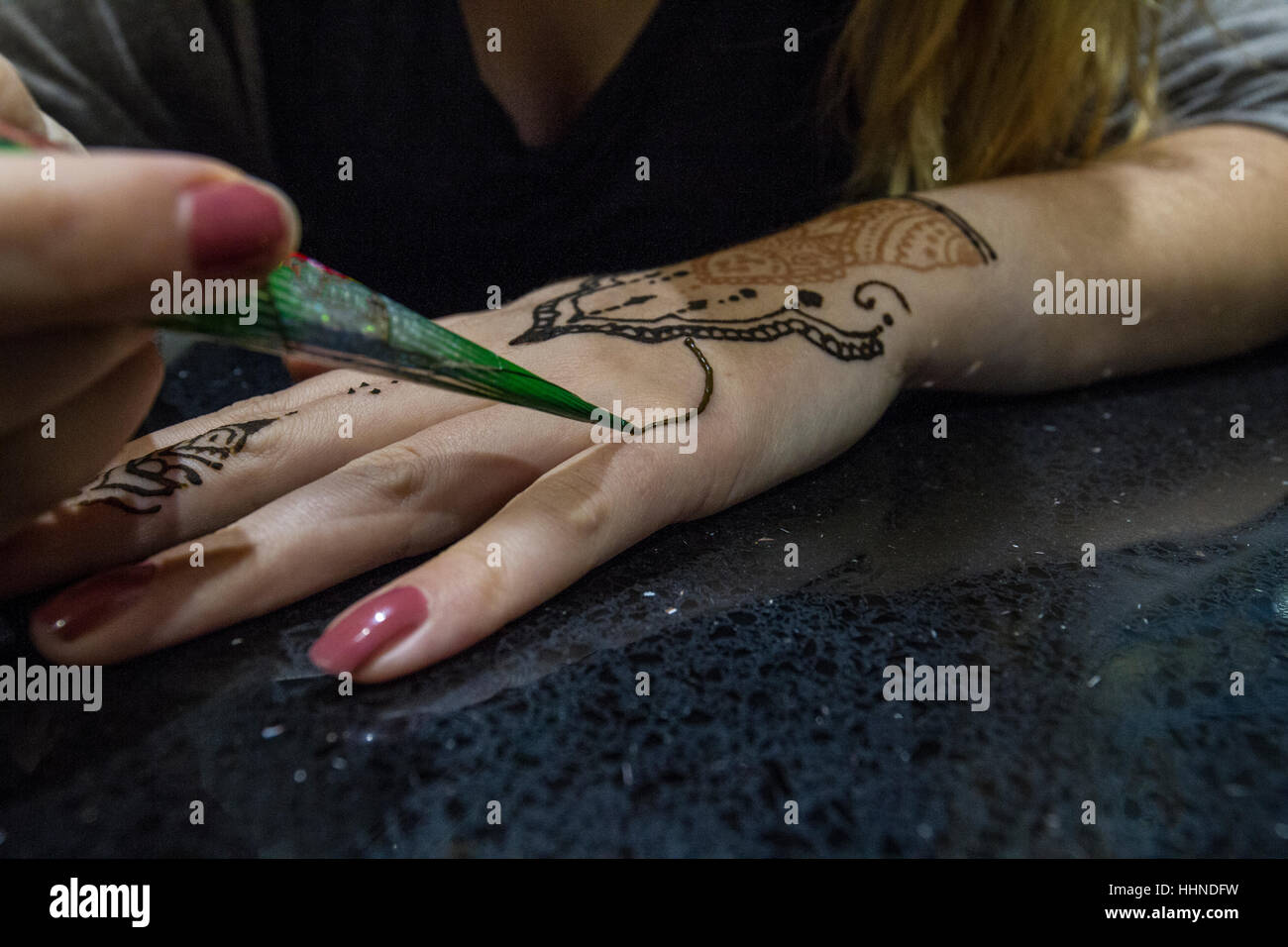 Drawing henna on hand hi-res stock photography and images - Alamy