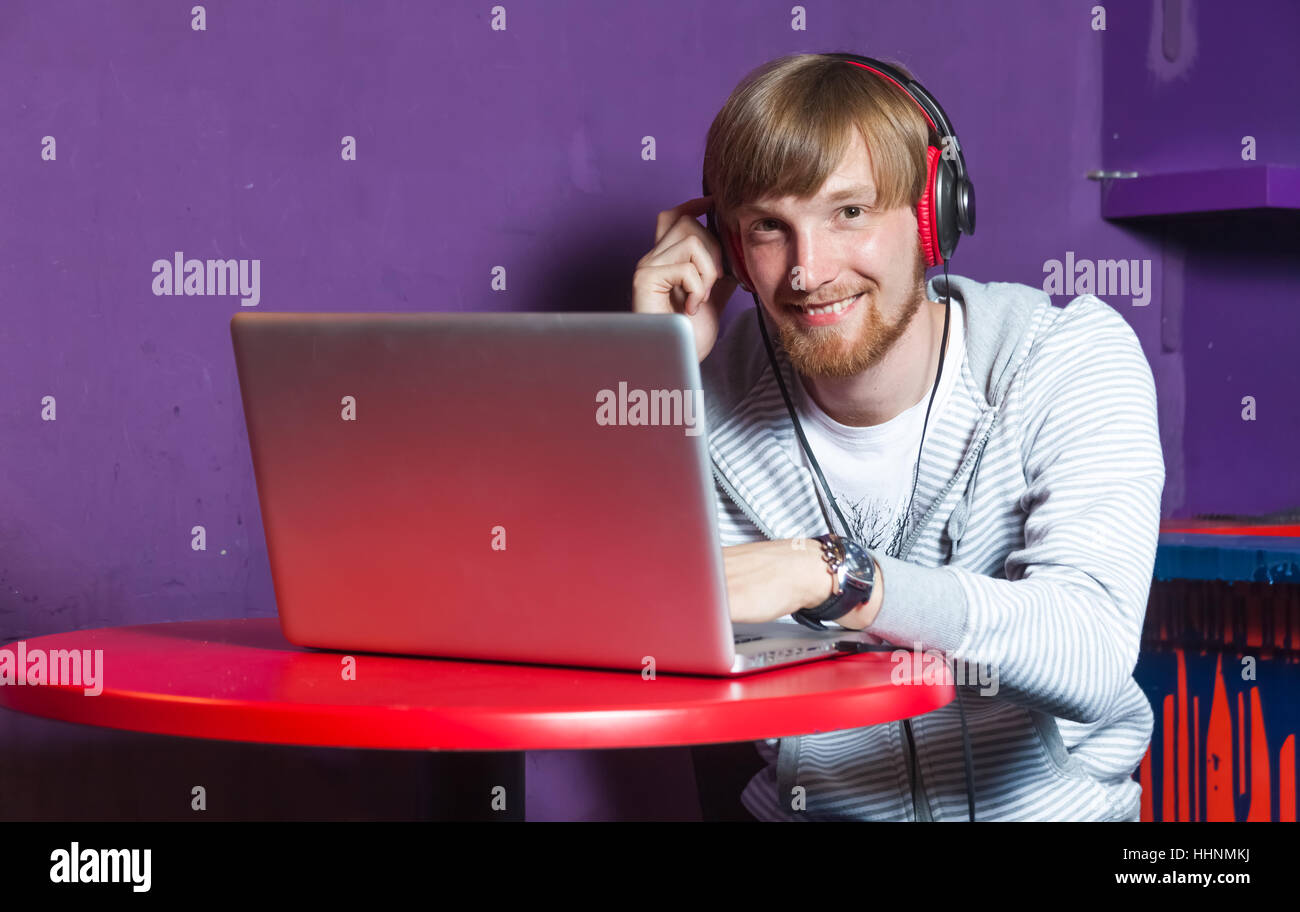 laptop, notebook, computers, computer, laugh, laughs, laughing, twit ...