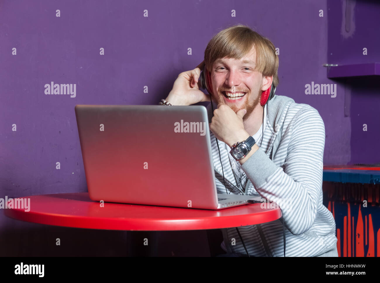 laptop, notebook, computers, computer, laugh, laughs, laughing, twit ...