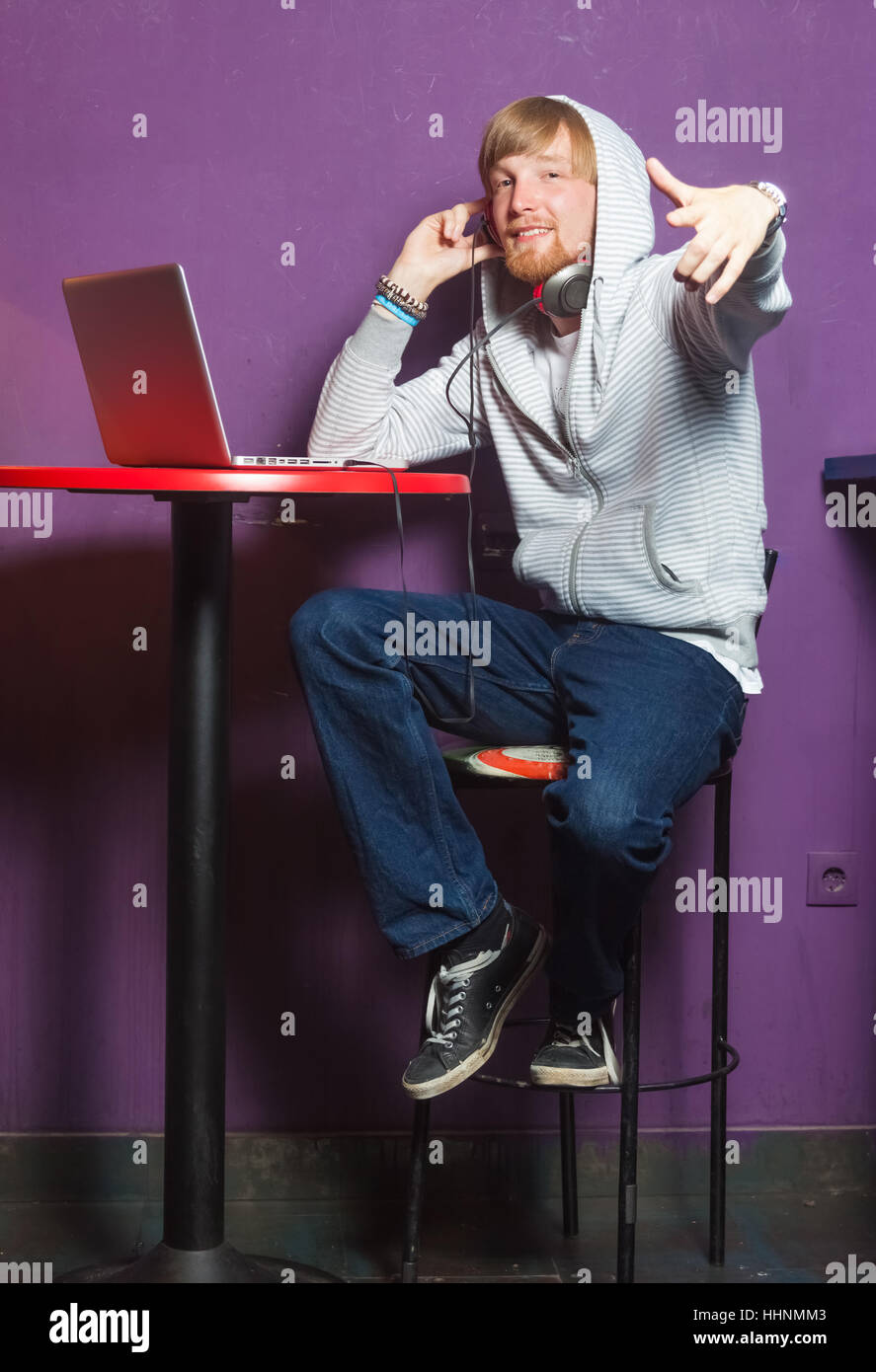 stool, laptop, notebook, computers, computer, laugh, laughs, laughing ...